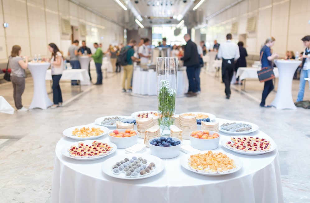 Pravo zaposlenog na topli obrok i regres | Infostud HR Lab